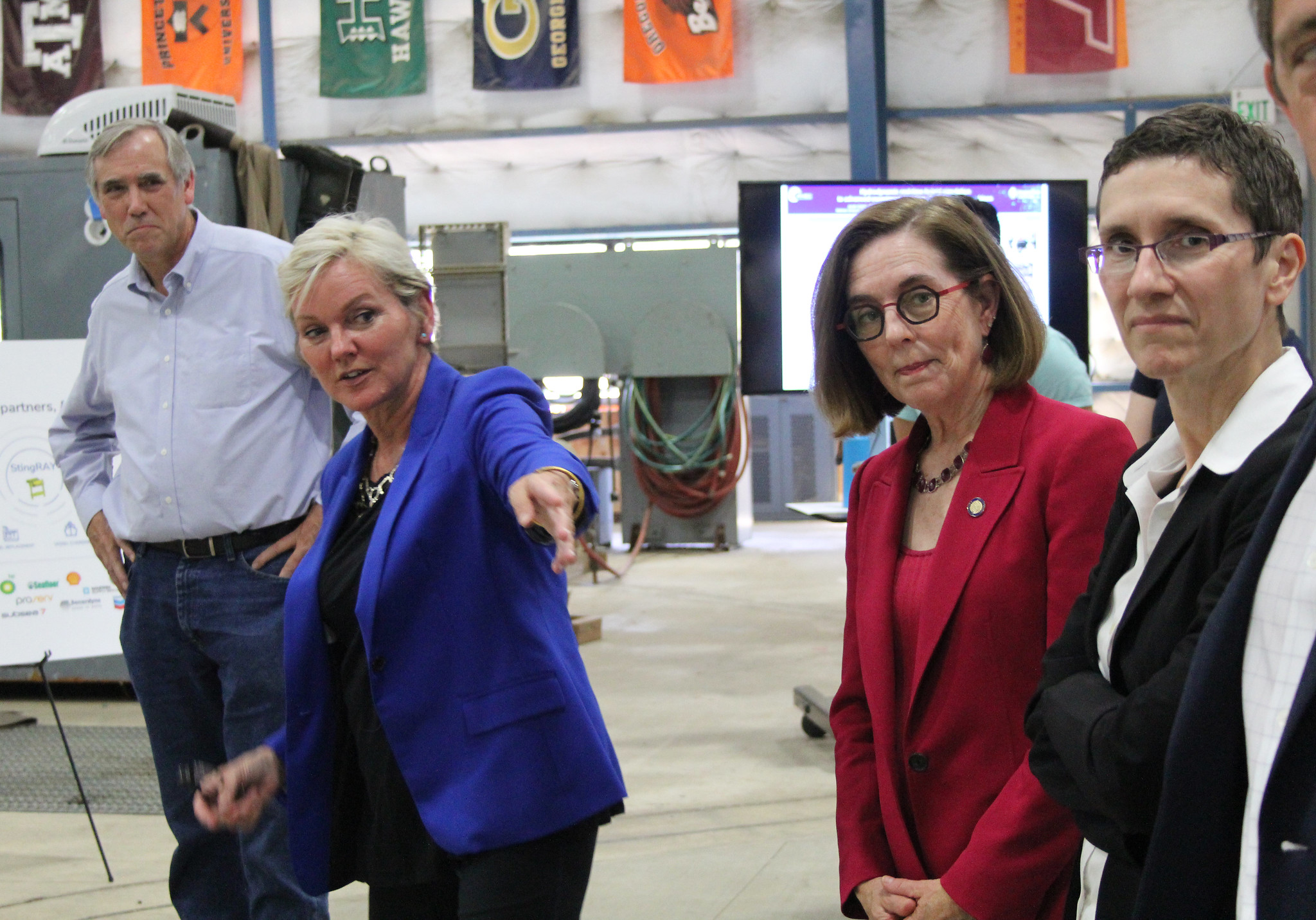 Brown, Wyden, Merkley, US Energy Sec Tour OSU Wave Energy Lab - The ...
